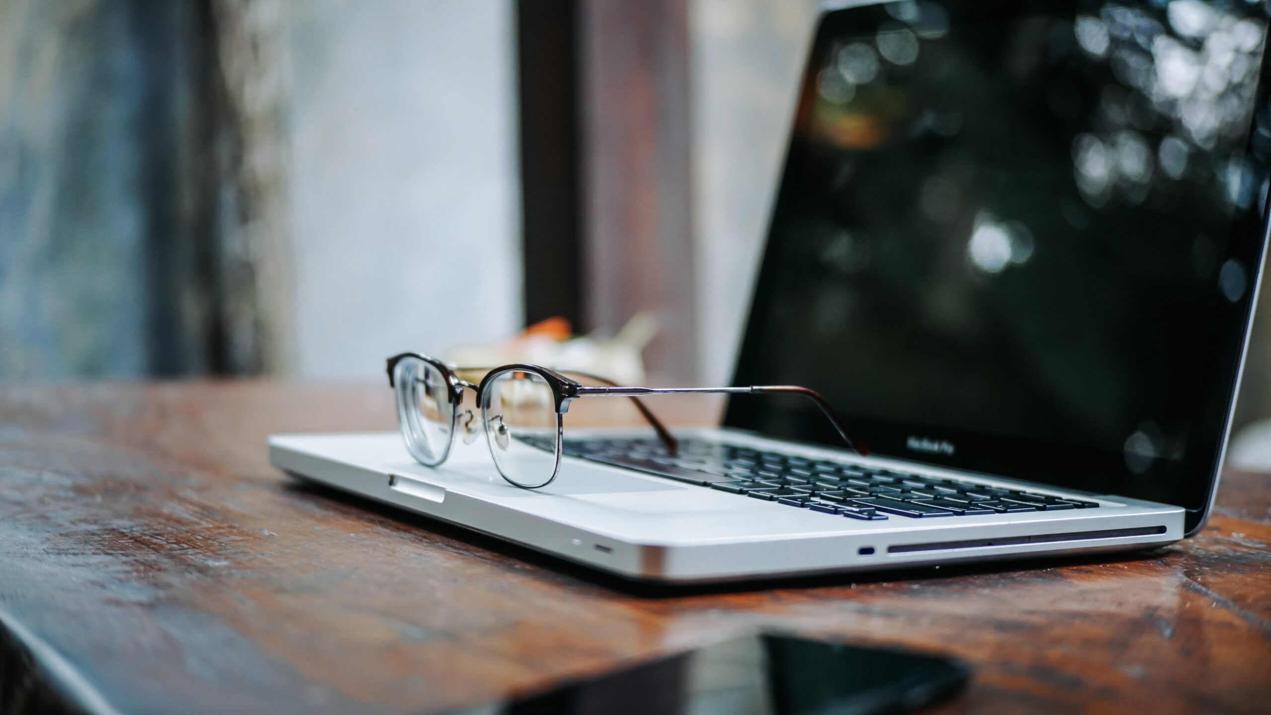 7 Things To Know While Selecting a Smart Locker for IT Asset Management ...