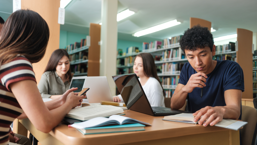 10 Smart Ways to Improve College Campuses and Student Experience